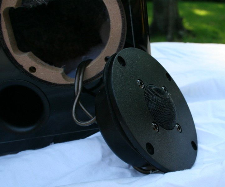Usher Audio S-520 Bookshelf Speaker Review | Audioholics